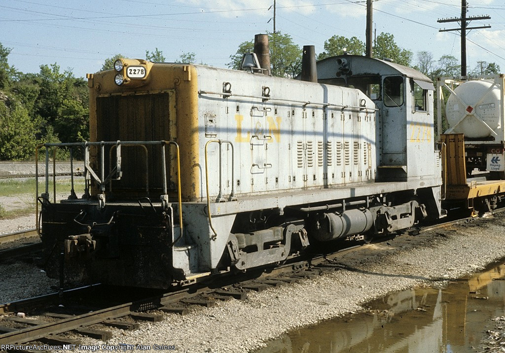L&N SW9 2279